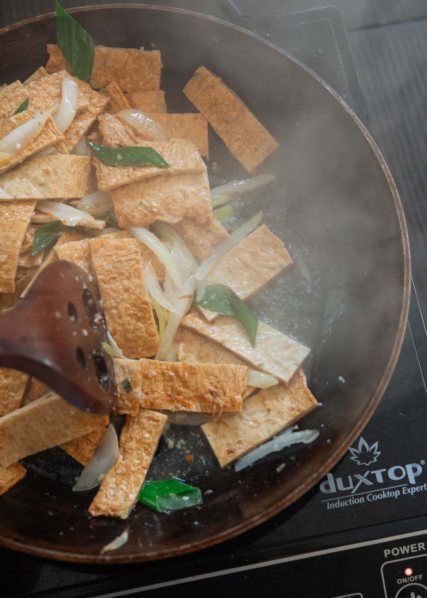Korean Fish Cake Side Dish (Eomuk Bokkeum) - Beyond Kimchee