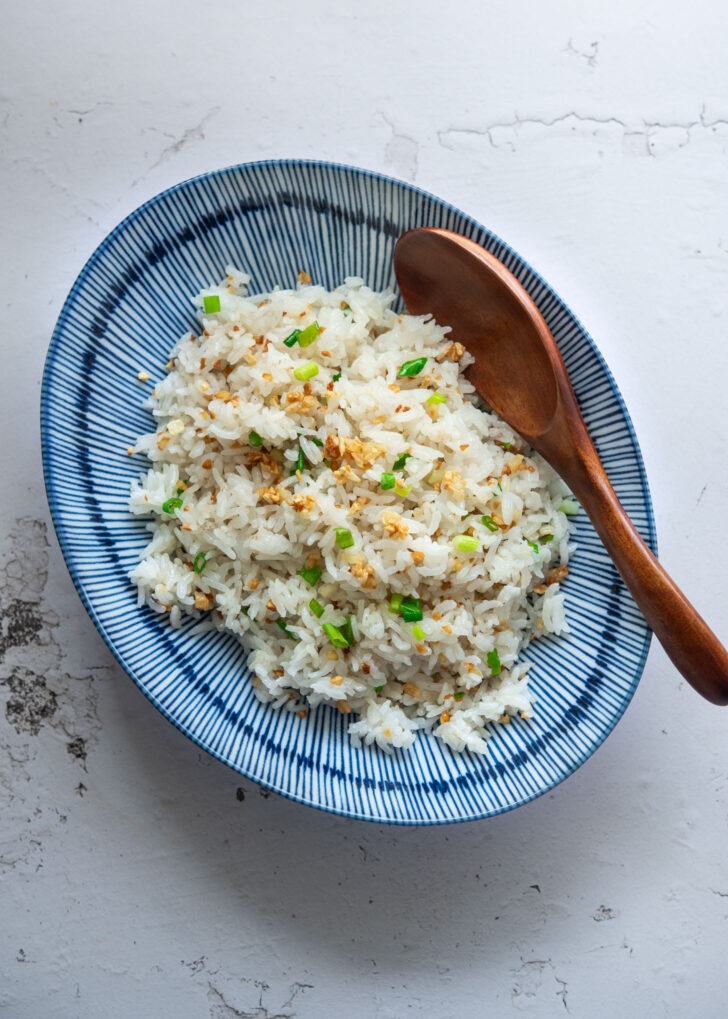 10-Minute Garlic Fried Rice (Sinangag) - Beyond Kimchee