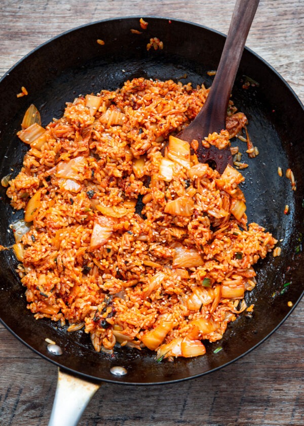 Kimchi Fried Rice (Kimchi Bokkeumbap) with Crispy Rice & Egg - Beyond ...